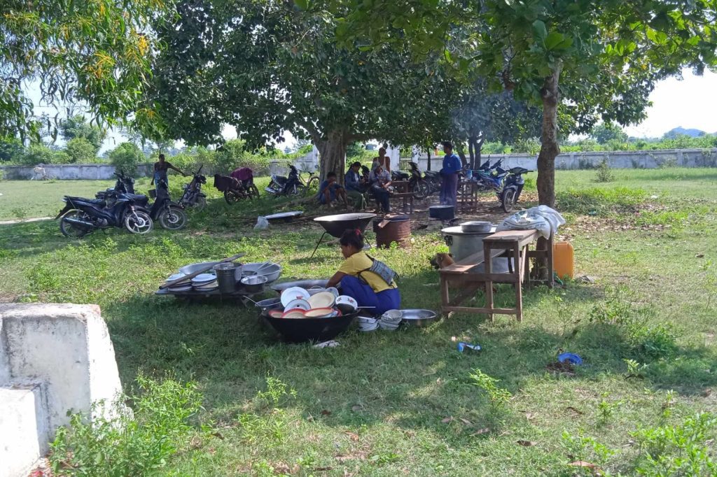 Thousands flee as army and Pyu Saw Htee raid, torch western Depayin ...