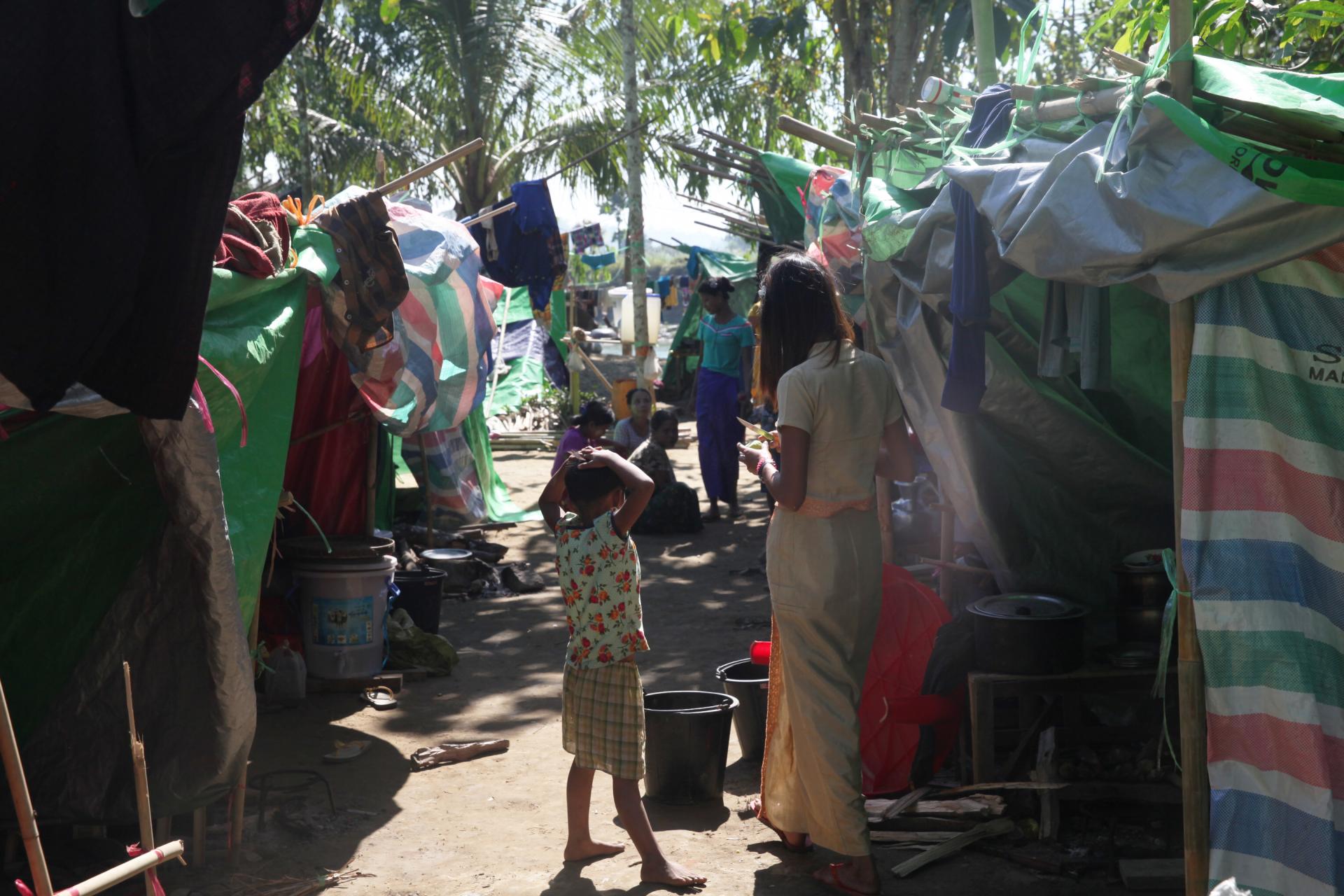 Aid workers fear cholera outbreak in Rakhine relief camps