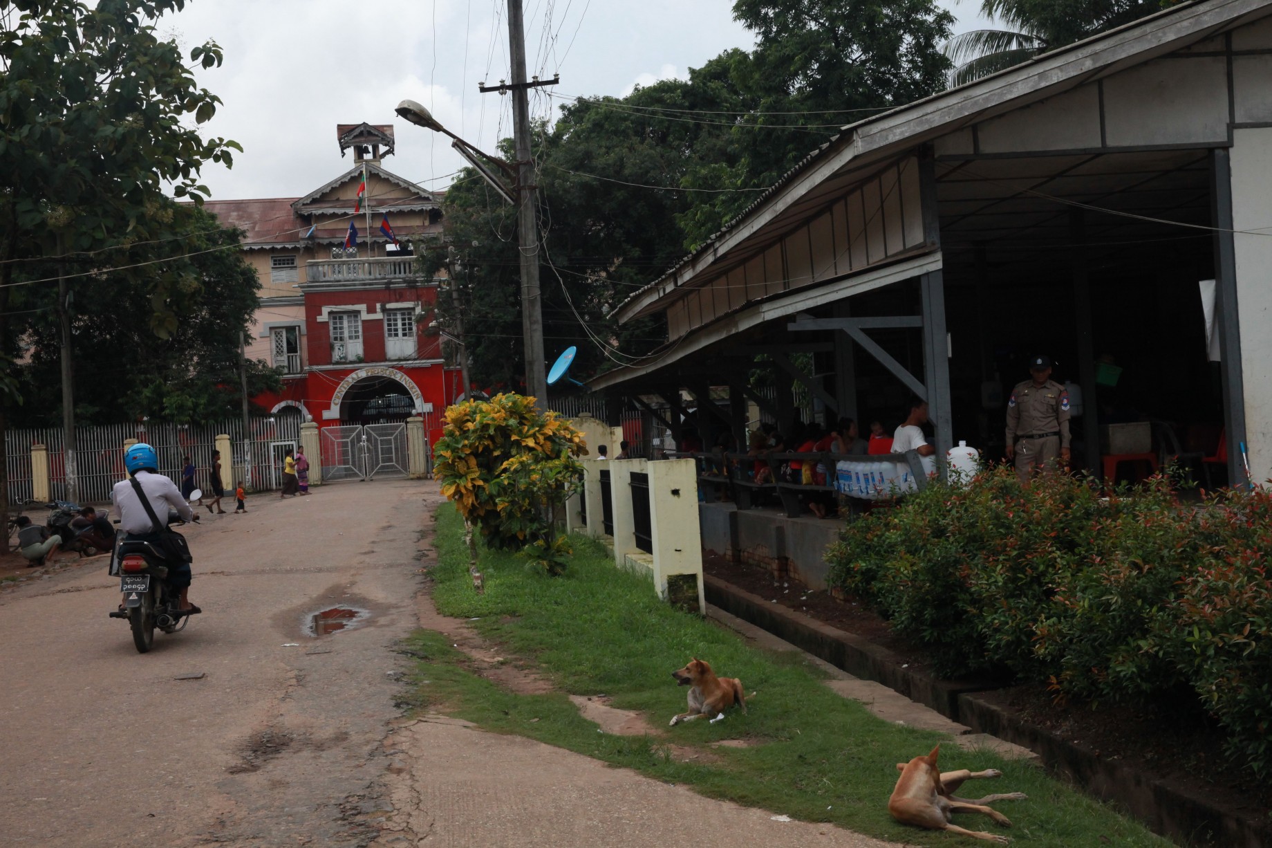 Beatings leave Insein prisoner with head injuries and broken arm